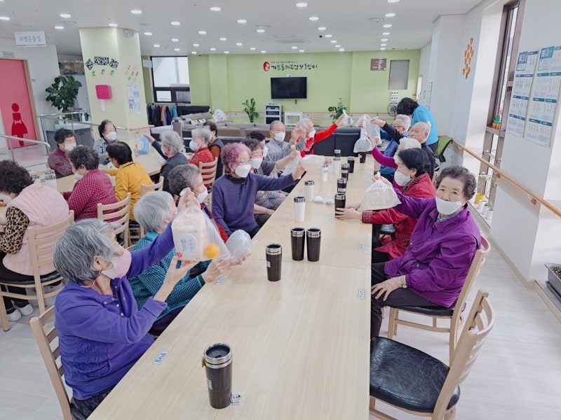 부산 연제구 주간보호센터 연산동 거제동 가온노인 장기요양보험 사회적응프로그램 시장놀이 네이버 블로그