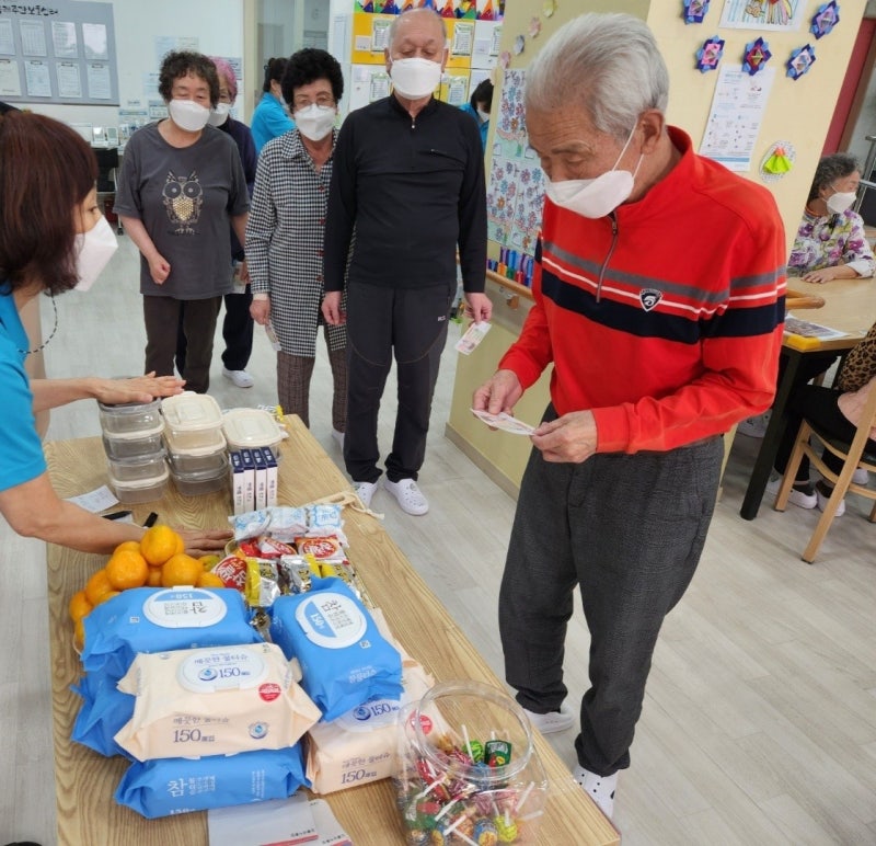 부산 연제구 주간보호센터 연산동 거제동 가온노인 장기요양보험 사회적응프로그램 시장놀이 네이버 블로그