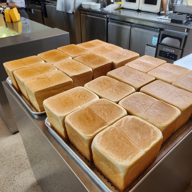 부산 기장가볼만한곳 연화리카페추천 식빵이맛있는 카페공지(gong'g) feat.빵나오는시간 : 네이버 블로그