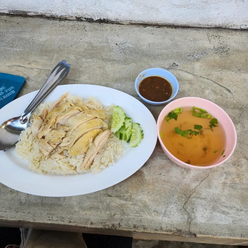 태국여행치앙마이에서는 밥안해도 맛있는님만해민 닭고기덮밥무카타 맛집 네이버 블로그