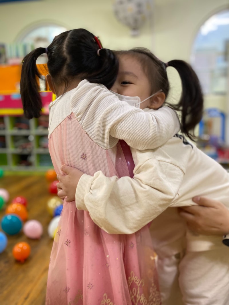 인천해뜨는어린이집 4살만2세 키즈발레 특강수업 색깔풍선을 잡아요 풍선터트리기게임 오감특강수업 네이버 블로그