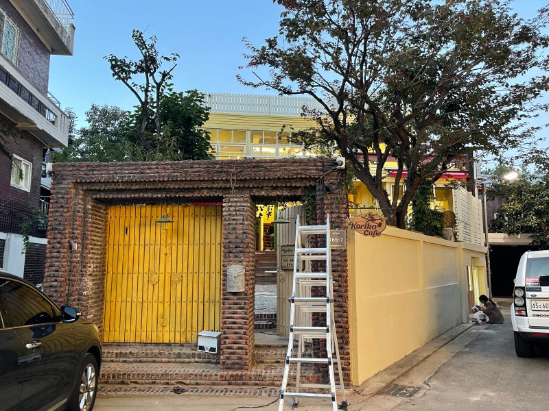 [홍대입구역] 코리코카페(Koriko Cafe) :: 연남동 핫플에 오픈한 지브리 “마녀배달부 키키” 컨셉의 카페 첫 방문기 ...