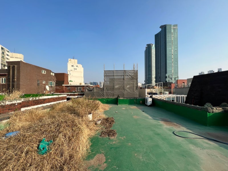 거래완료 보증금 20000월세 2000무권리20934m² 서울숲 키치한 분위기의 주택형 리모델링 2층상가 무권리