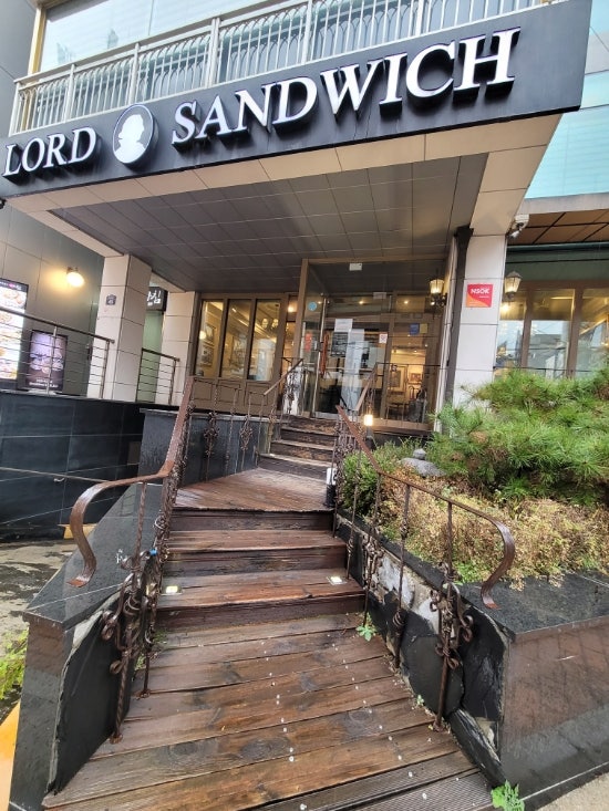 신촌 갤러리 유럽감성 브런치카페 로드샌드위치 추천 네이버 블로그