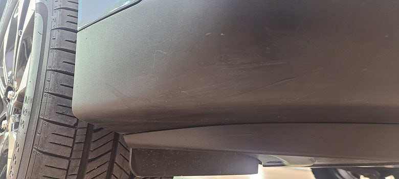 카니발 무광 플라스틱 범퍼 복원 차 긁힘 스크래치로 자동차 흠집제거를 위해안양호계동수원자동차수리의왕차량흠집군포차량수리산본기스제거평촌차량손상인덕원외형복원과천차량