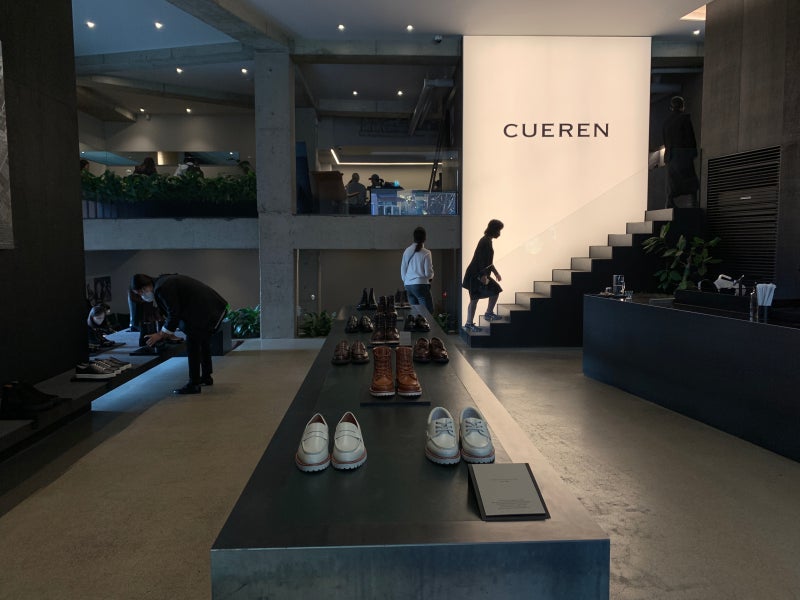 [CUEREN] 남자로퍼 신상, 여자 롱부츠 가득한 쿠에른 22FW 프레젠테이션 행사 : 네이버 블로그