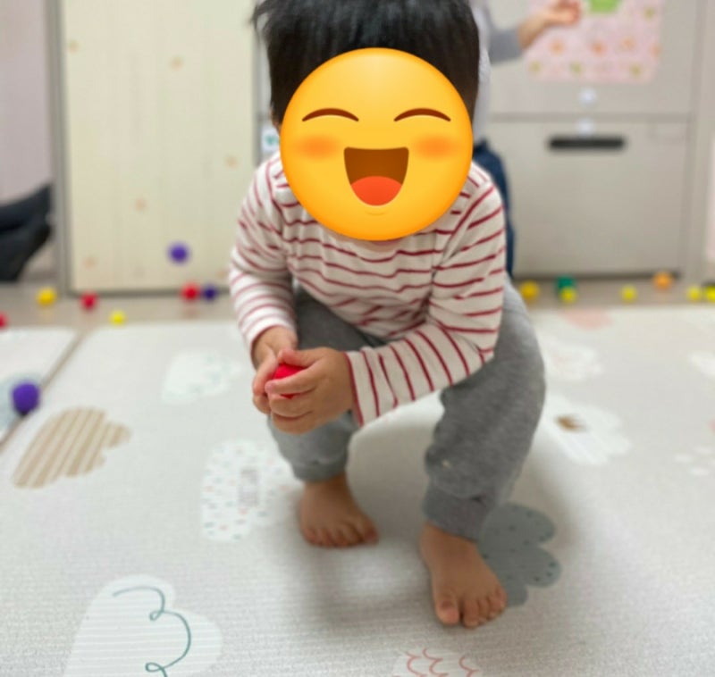 호반아이사랑♡ 만0세발달과정발달특성발달수준 2세아기놀이 2세아기발달 공놀이연계활동 대근육솜공을높이던져요 역할공가게놀이를해요