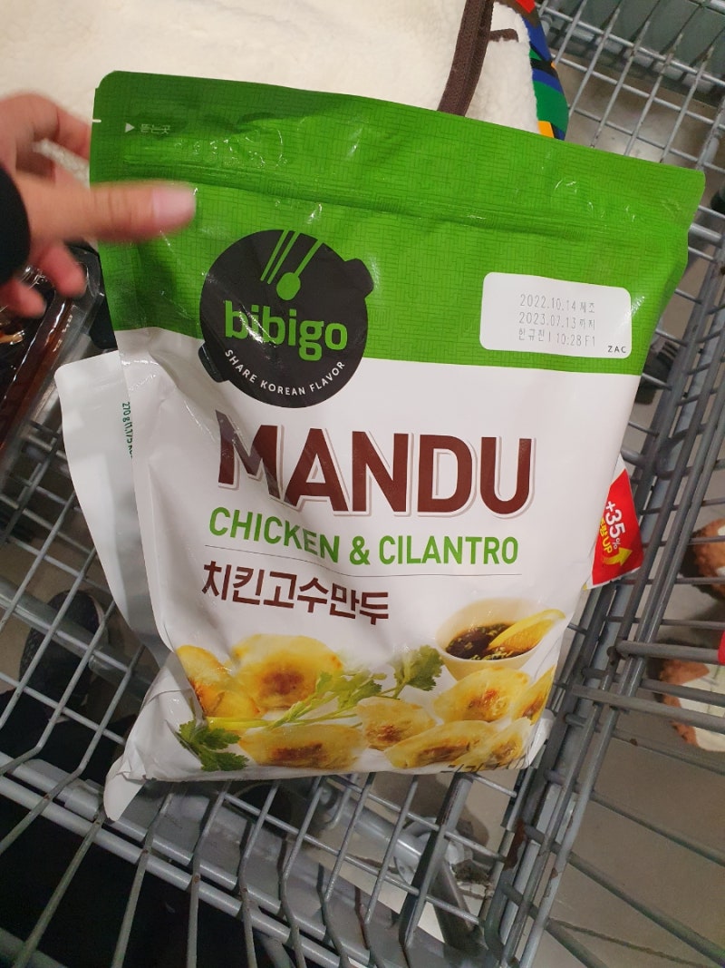 비비고 치킨고수만두 솔직후기 (고수를 좋아하는 나도...) : 네이버 블로그