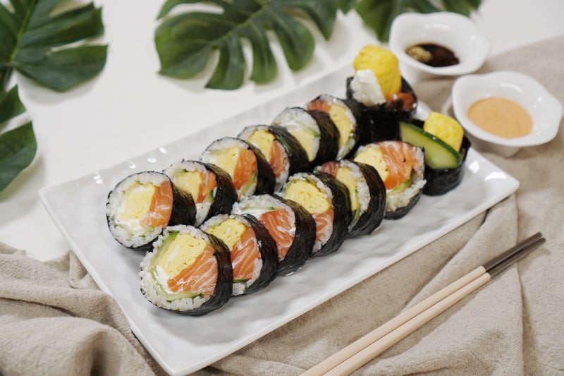 연어계란말이김밥 연어김밥 생연어요리 이색김밥 말기 오이와 크림치즈가 포인트 네이버 블로그