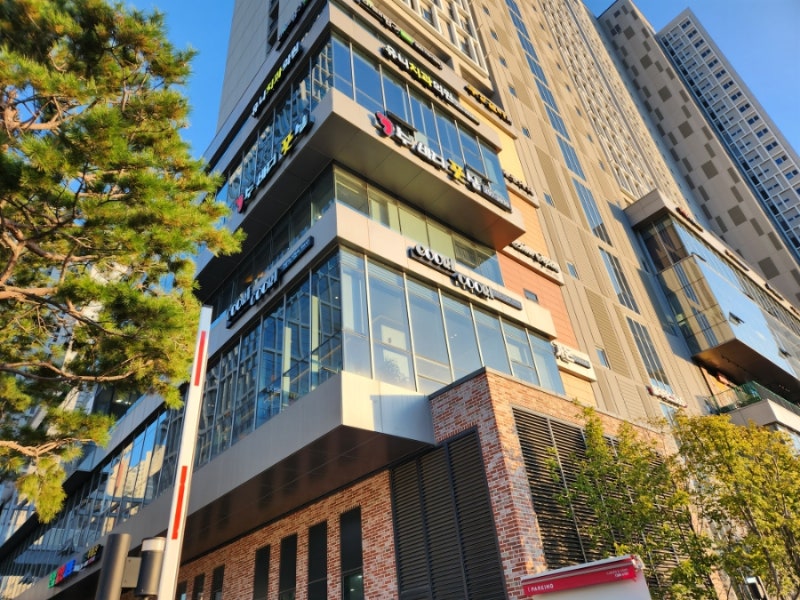 창원 중동 어반브릭스 파스타 맛집 쿠기쿠기 내돈내산 솔직후기 스테이크 몬테크리스토 인테리어 힙한 핫플 네이버 블로그