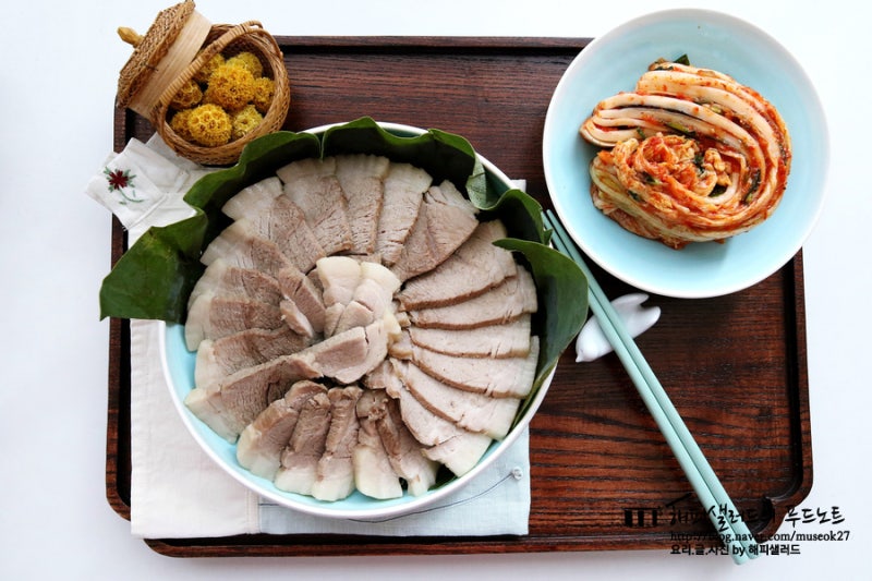 돼지고기수육 돼지보쌈 맛있게 삶는법 돼지앞다리살수육 연잎수육으로 만들기 네이버 블로그