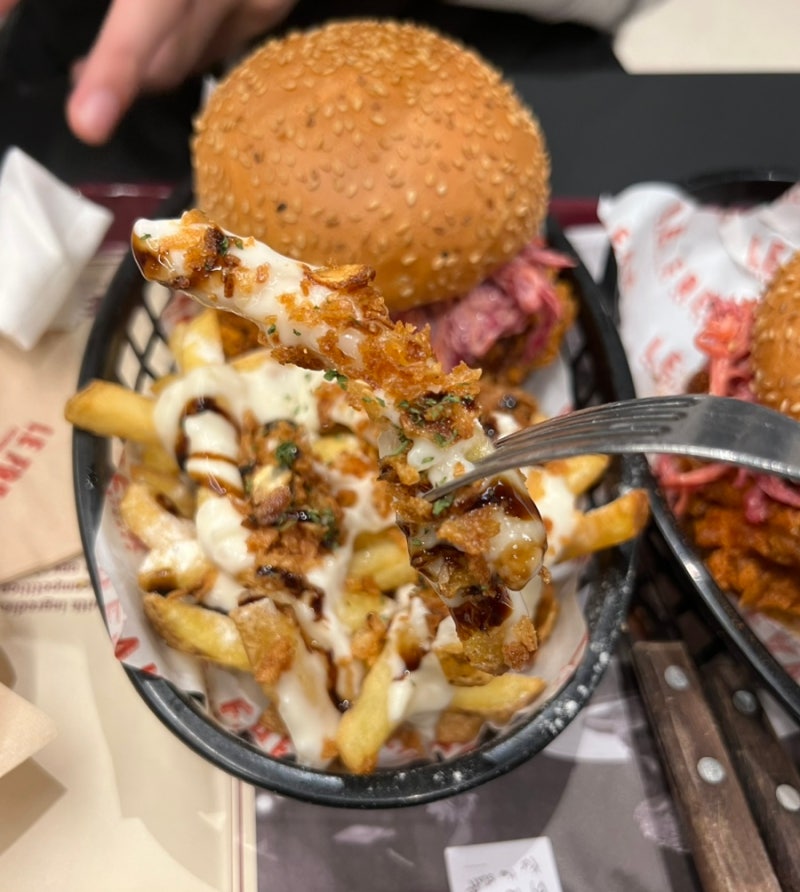 여의도 더현대서울 맛집 ‘르프리크 캐주얼 내슈빌 핫치킨 버거 네이버 블로그