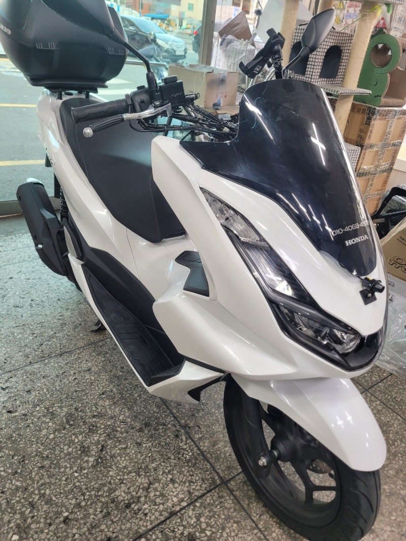 부산대왕모터스 혼다 Pcx 125 열선그립 장착 블루샤크 5단계 조절 열선그립 메모리기능 탑재 최신형 열선그립