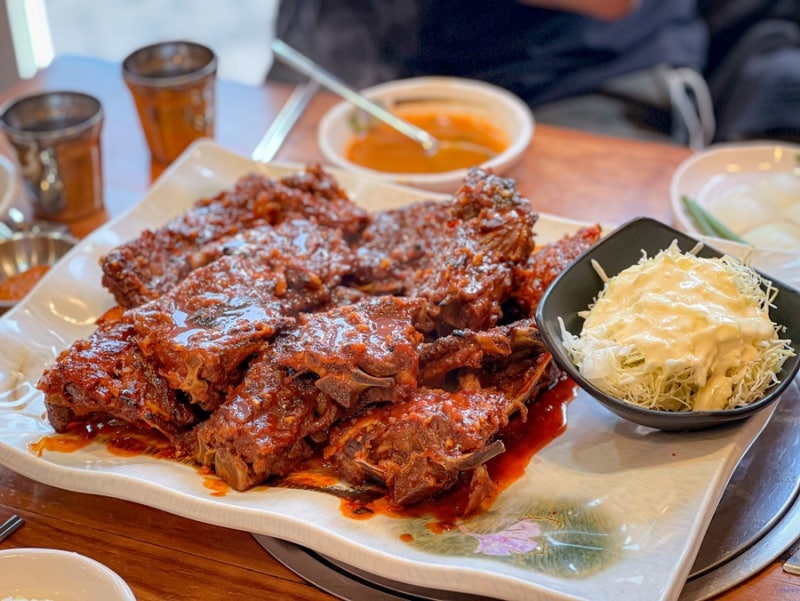 신동궁 감자탕 뼈숯불구이 명동 직영점 뼈구이 맛집 볶음밥은 필수 네이버 블로그