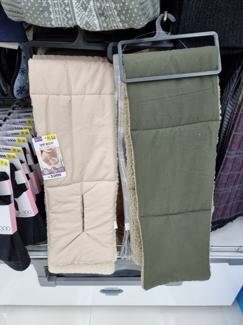내돈내산 2022 겨울 다이소 스키장 스키 필수 제품 2탄 1탄에서 빼 먹은 거 위주로 무릎보호대 레깅스 손목보호대