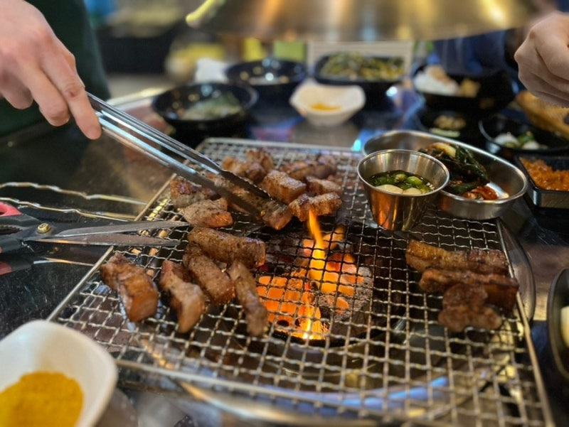마산 산호동 맛집 꽃돼지연탄구이 쫄깃한 제주삼겹 구워주는 고기 맛집 네이버 블로그