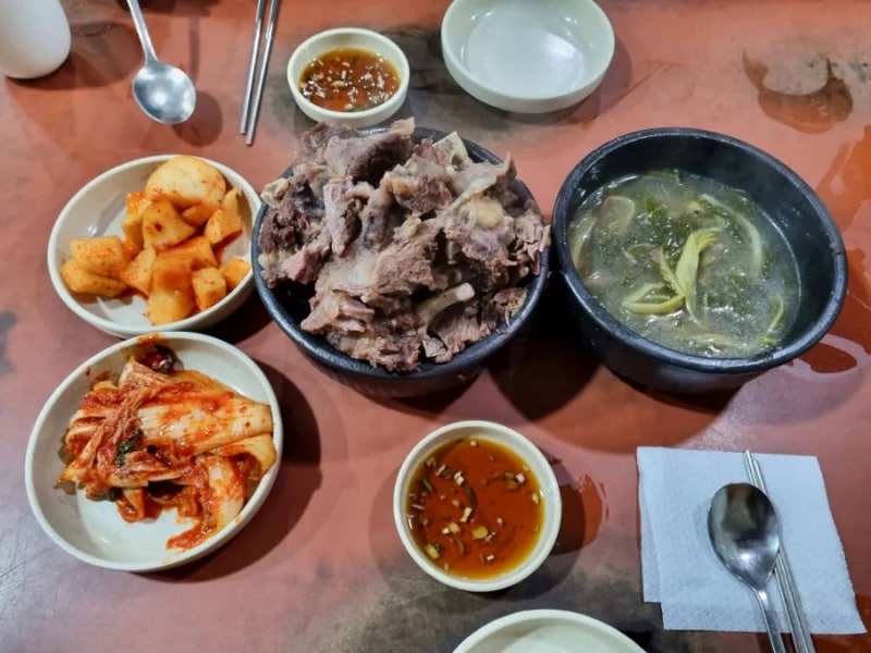 종로3가 노포식당 영춘옥 81년 전통 24시간 영업 곰탕 해장국 뼈다귀 네이버 블로그