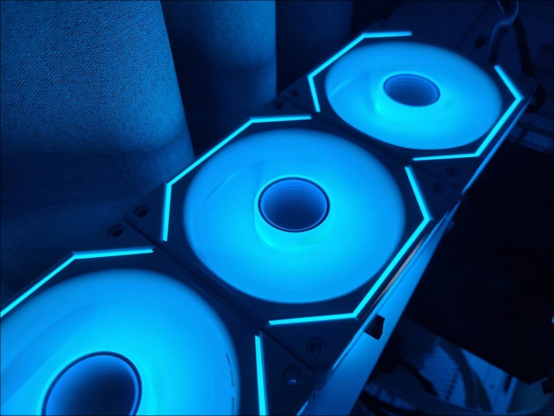 간편한 연결 방법 화려한 RGB LED 리안리 유니팬 SL-INF 120 RGB : 네이버 블로그