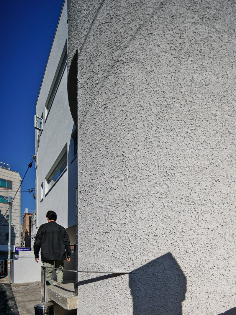 망원동 상가건물 레이키스_곡면에 스토마감을 하는 방식_스튜디오 스투키 : 네이버 블로그