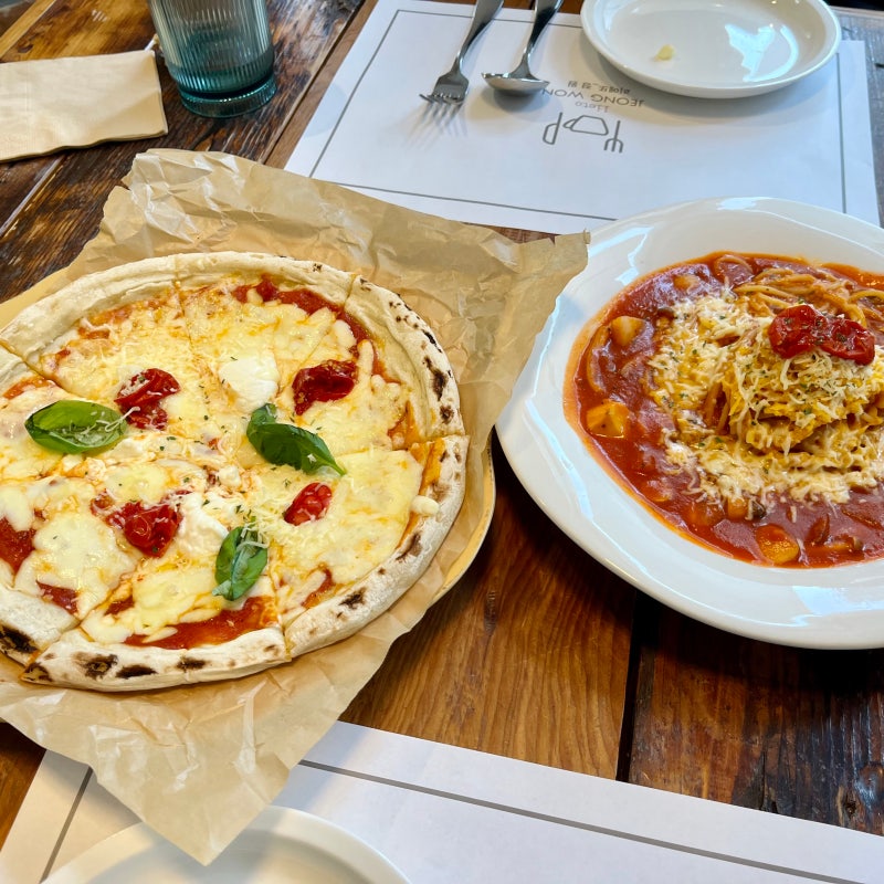 군산 조촌동카페 리에또정원 메뉴추천(삼색 포모도르 마늘 스파게티, 화덕 토마토 마르게리타 피자, 크림라떼) : 네이버 블로그