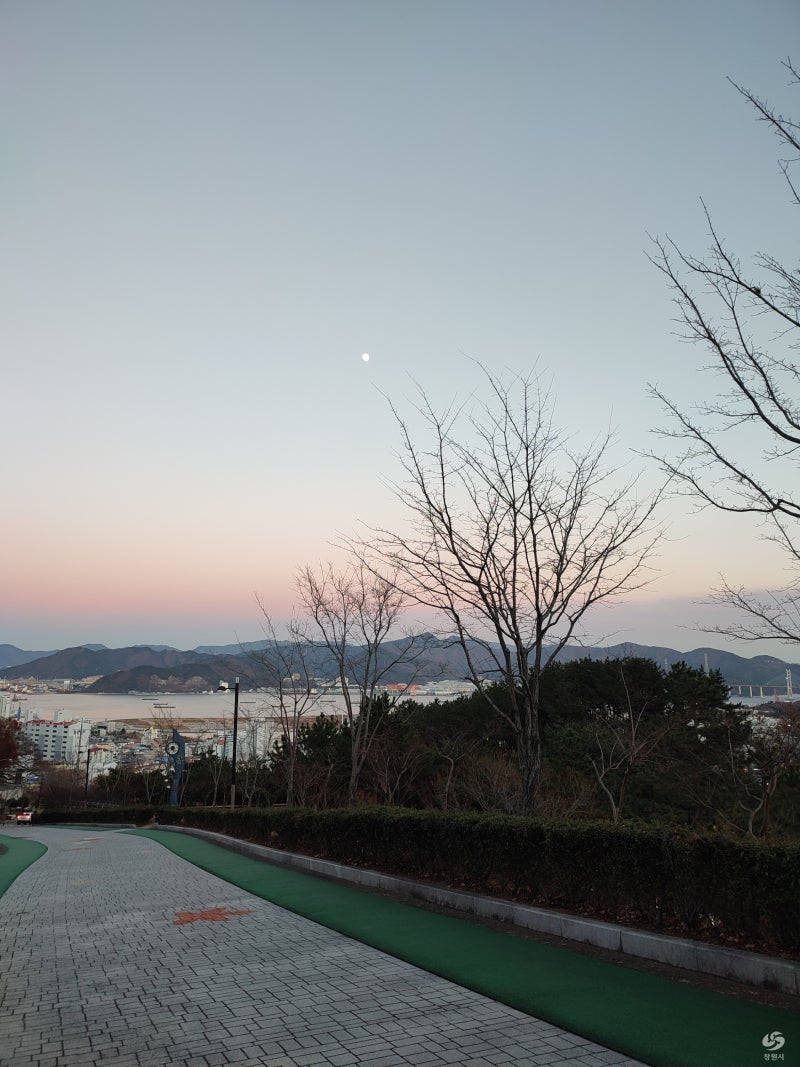 인공암벽장 출렁다리 숲놀이터가 있는 창원 만날공원 네이버 블로그