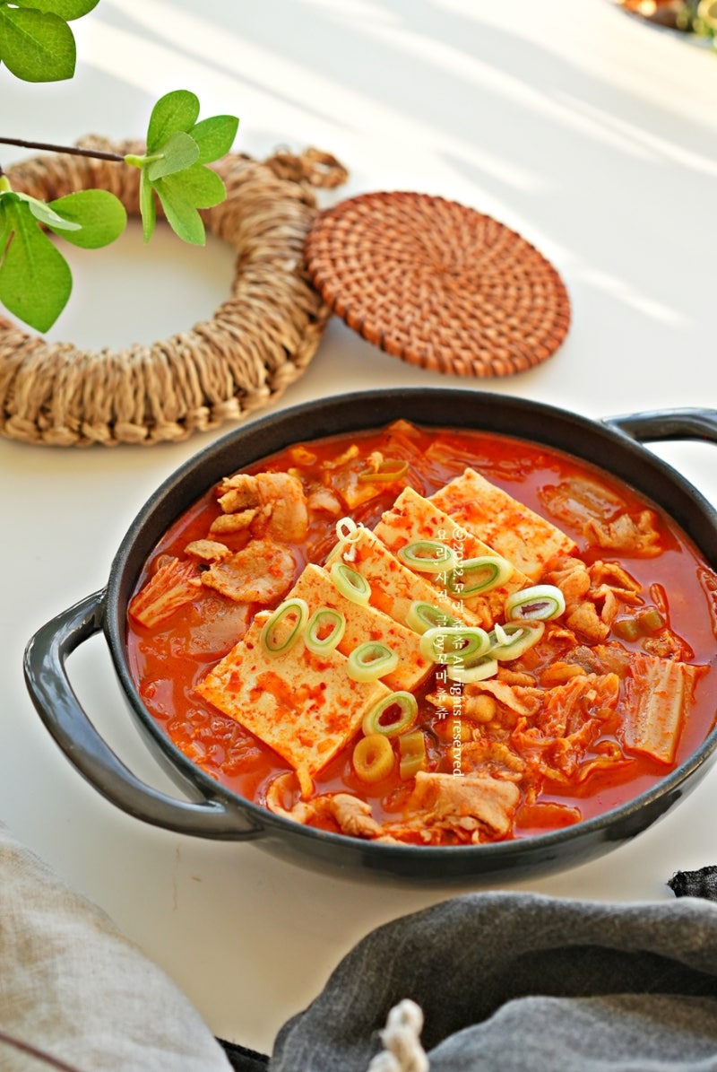 돼지고기김치찌개 레시피 제대로 묵은지 김치찌개 맛있게 끓이는법 찌개종류 네이버 블로그