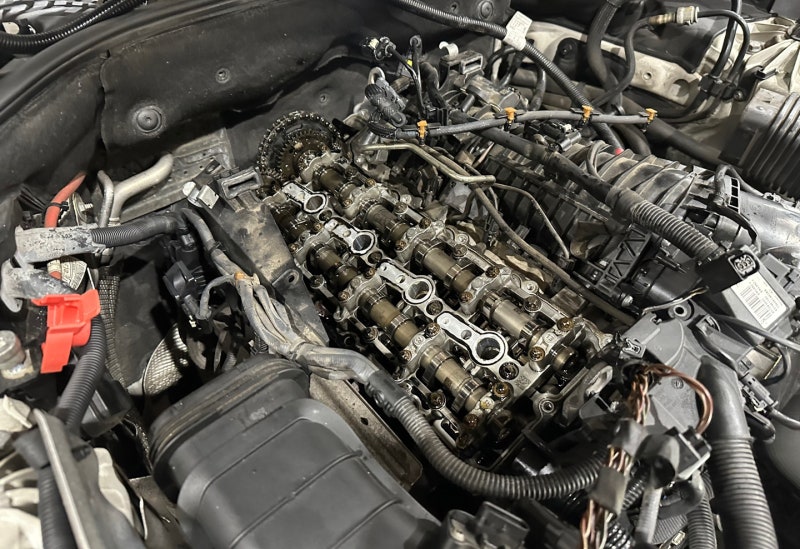 중고차 성능보증보험 보증 수리 Bmw F10 520d 엔진오일 누유로 인한 미션오일 팬 And 실린더헤드로커암커버 교체 및