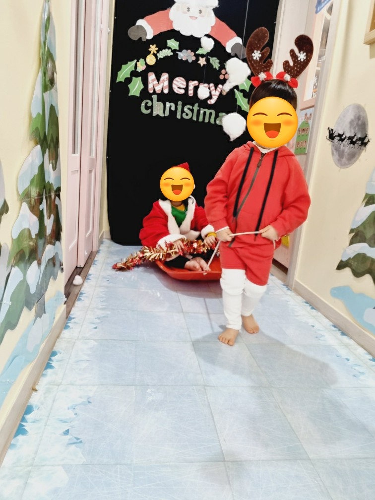 호반아이사랑♡ 크리스마스행사 크리스마스축제1 오늘은내가주인공 루돌프산타역할되어보기 크리스마스미니작품전시회 오너먼트트리꾸미기