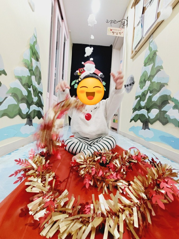 호반아이사랑♡ 크리스마스행사 크리스마스축제1 오늘은내가주인공 루돌프산타역할되어보기 크리스마스미니작품전시회 오너먼트트리꾸미기