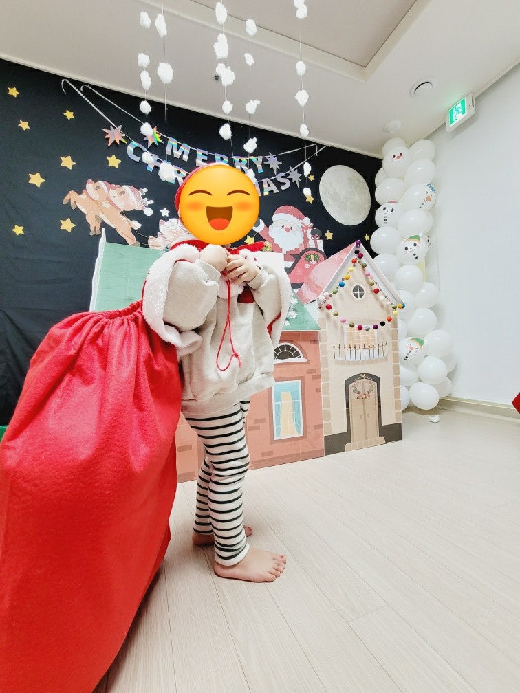 호반아이사랑♡ 크리스마스행사 크리스마스축제1 오늘은내가주인공 루돌프산타역할되어보기 크리스마스미니작품전시회 오너먼트트리꾸미기