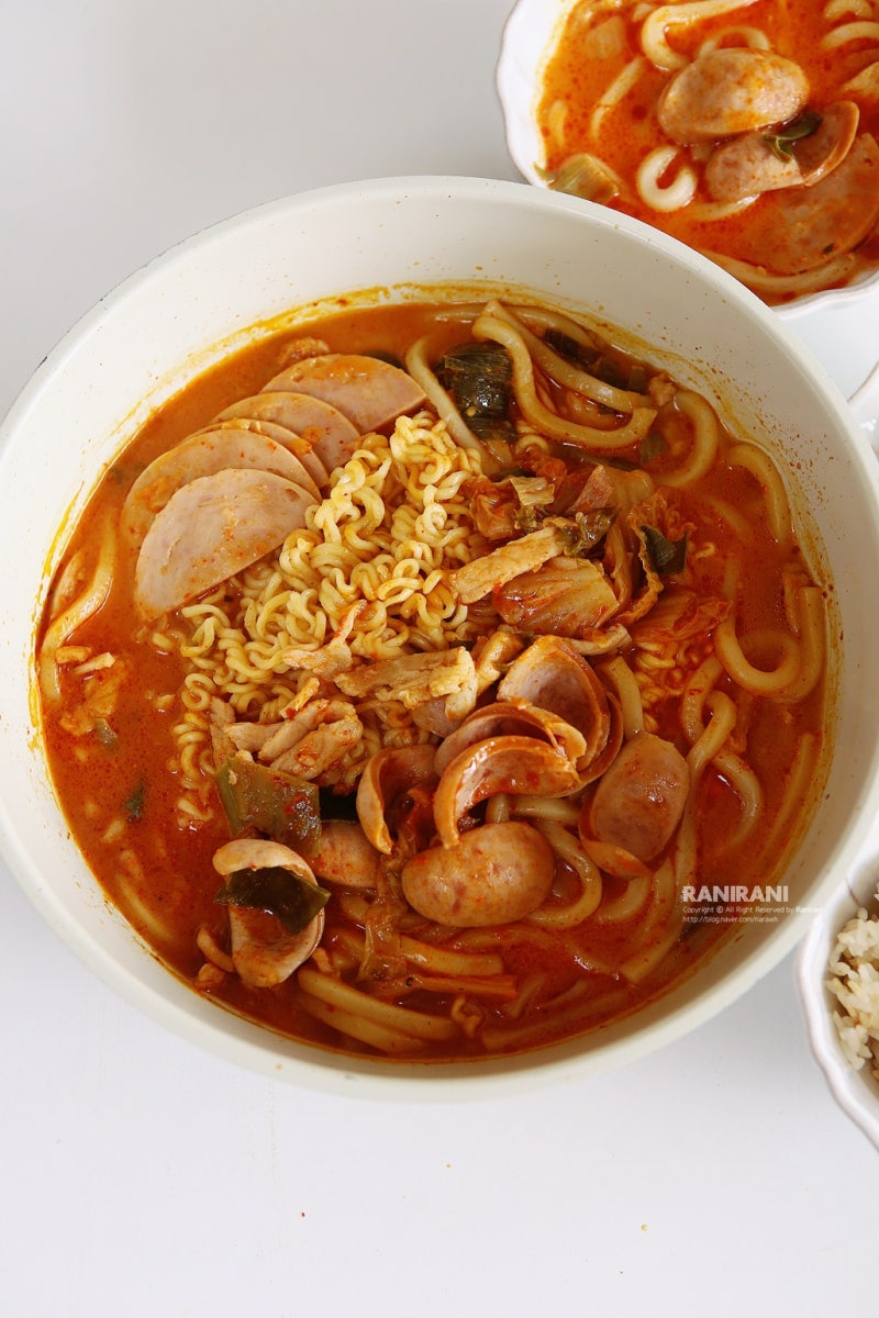 부대찌개 만드는법 소스 햄 소세지 김치 양념장 재료 듬뿍 청정원 밀키트에 라면 추가 네이버 블로그