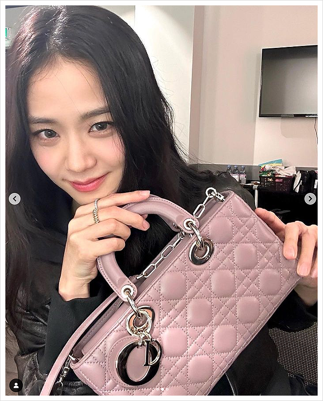 김연아 지수 김나영 인스타 속 가방 디올 디조이 가격 정보 네이버 블로그
