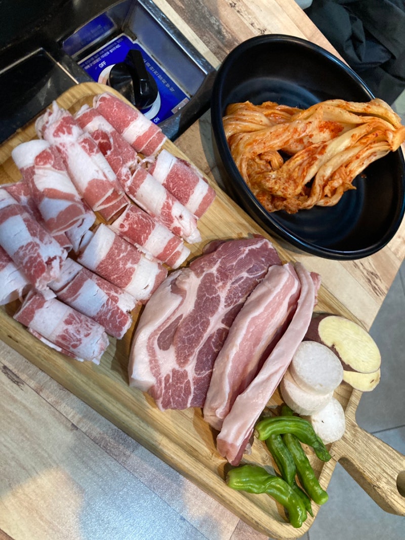 동남지구 고기집 조그삼조선그리들김치삼겹살 미나리고사리용암동삼겹살 네이버 블로그
