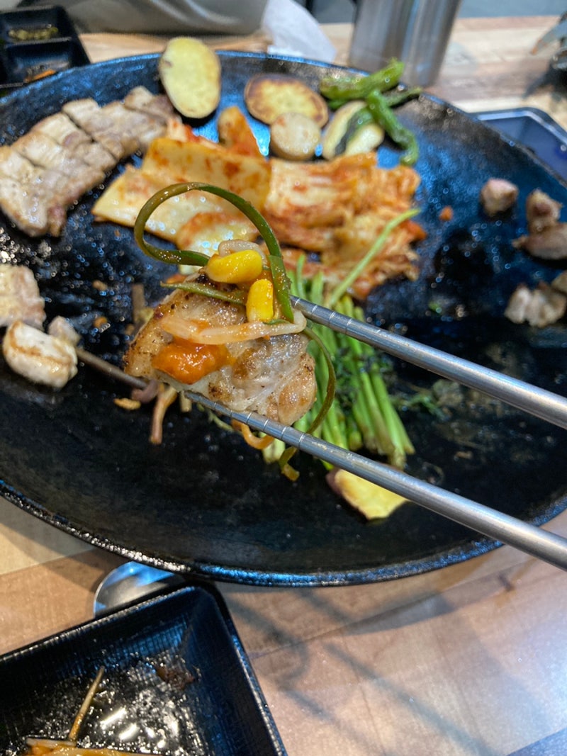 동남지구 고기집 조그삼조선그리들김치삼겹살 미나리고사리용암동삼겹살 네이버 블로그