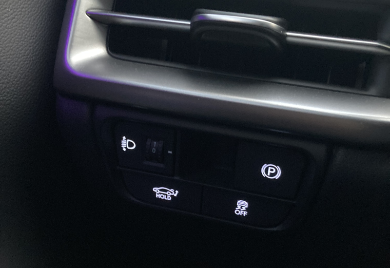 신형 그랜저(GN7) 주유구 열기 버튼 위치 및 연료탱크 용량 60리터 feat. 더뉴그랜저 IG 하이브리드 vs 디올뉴그랜저 ...