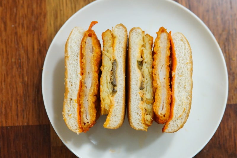 세븐일레븐 불닭핫치즈치킨버거 후기 가격 칼로리 맛있는데 생각보다 안매운 편의점햄버거 네이버 블로그