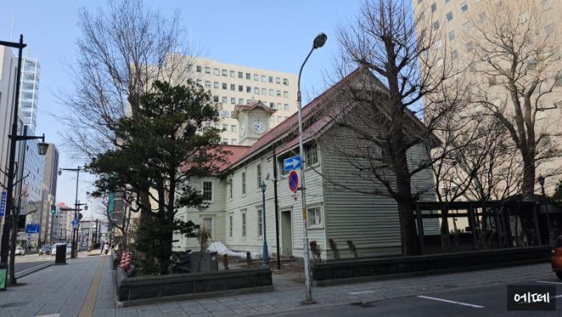 삿포로여행 6 삿포로시내여행 오도리공원 티비타워 삿포로시계탑 카페 도토루 두유라떼 그리고 아이스크림 홋카이도구청사 스스키노 장어