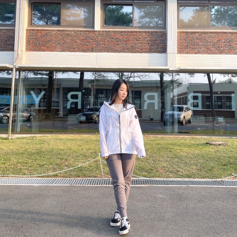 업사이클링 브랜드 제로그램 빅로고 경량 윈드 자켓 여자 고프코어룩 봄 여름 바람막이 나일론 등산복 코디 추천 네이버 블로그