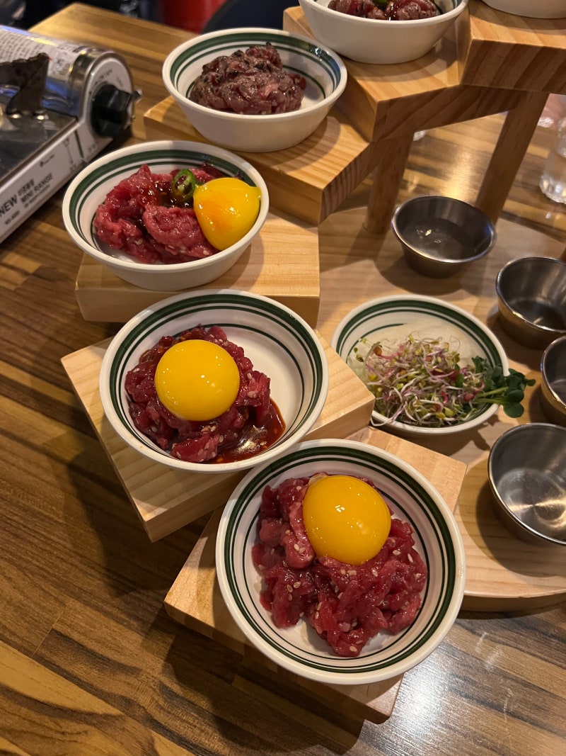 신논현 맛집 김천재의 육회반한연어 육회 9종 세트 후기 네이버 블로그