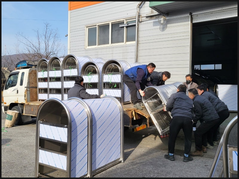 공장 정문에 알루미늄 금속 대문자바라 10m와 전동자동 접이식 바리게이트1대 및 자바라하우스 2조 신규제작 설치 사례