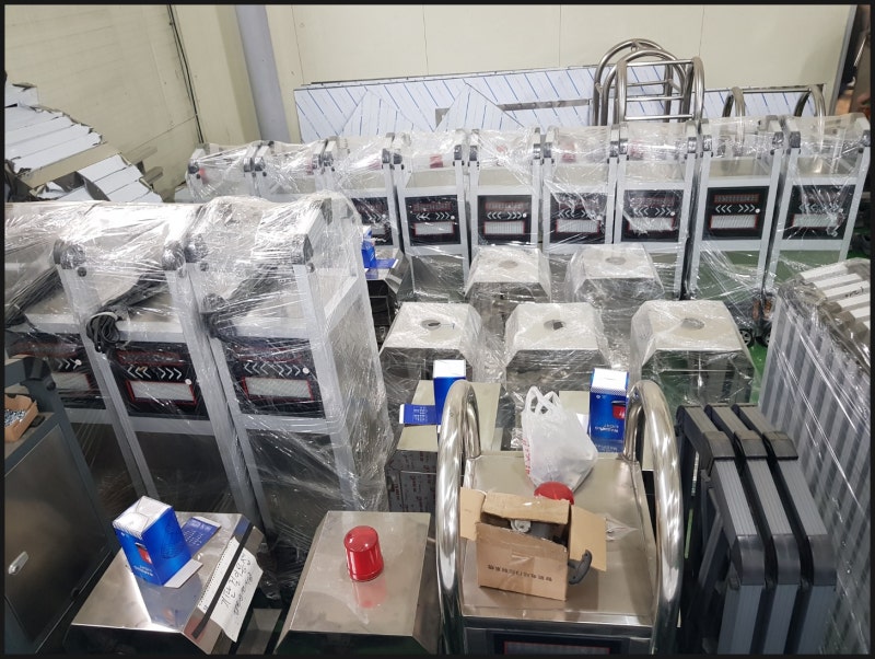 공장 정문에 알루미늄 금속 대문자바라 10m와 전동자동 접이식 바리게이트1대 및 자바라하우스 2조 신규제작 설치 사례