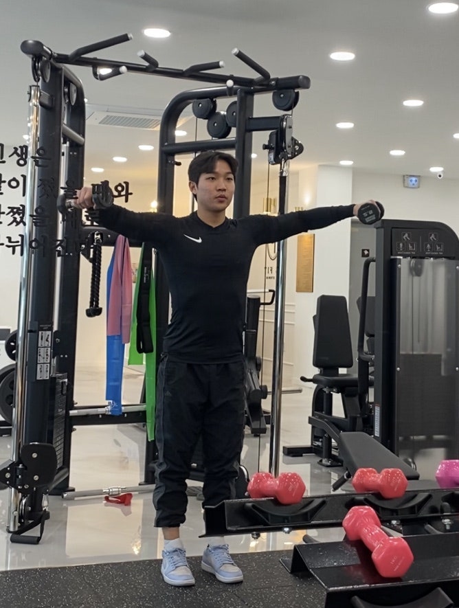 초보자도 가능한 헬스장 어깨 운동 방법과 루틴 숄더프레스 사이드 레터럴 레이즈 네이버 블로그