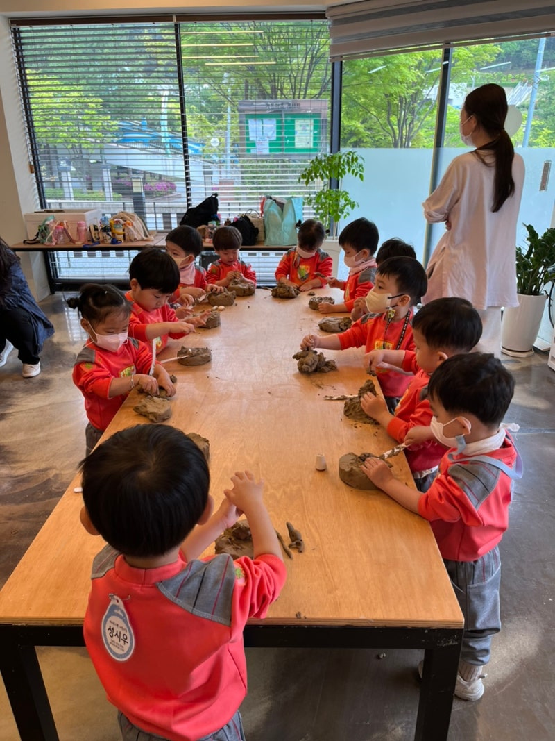 유치원도자기체험어린이집도자기체험초등학교도자기체험중학교고등학교도자기수업기업단체도자기체험수업물레수업수작업도자기부산