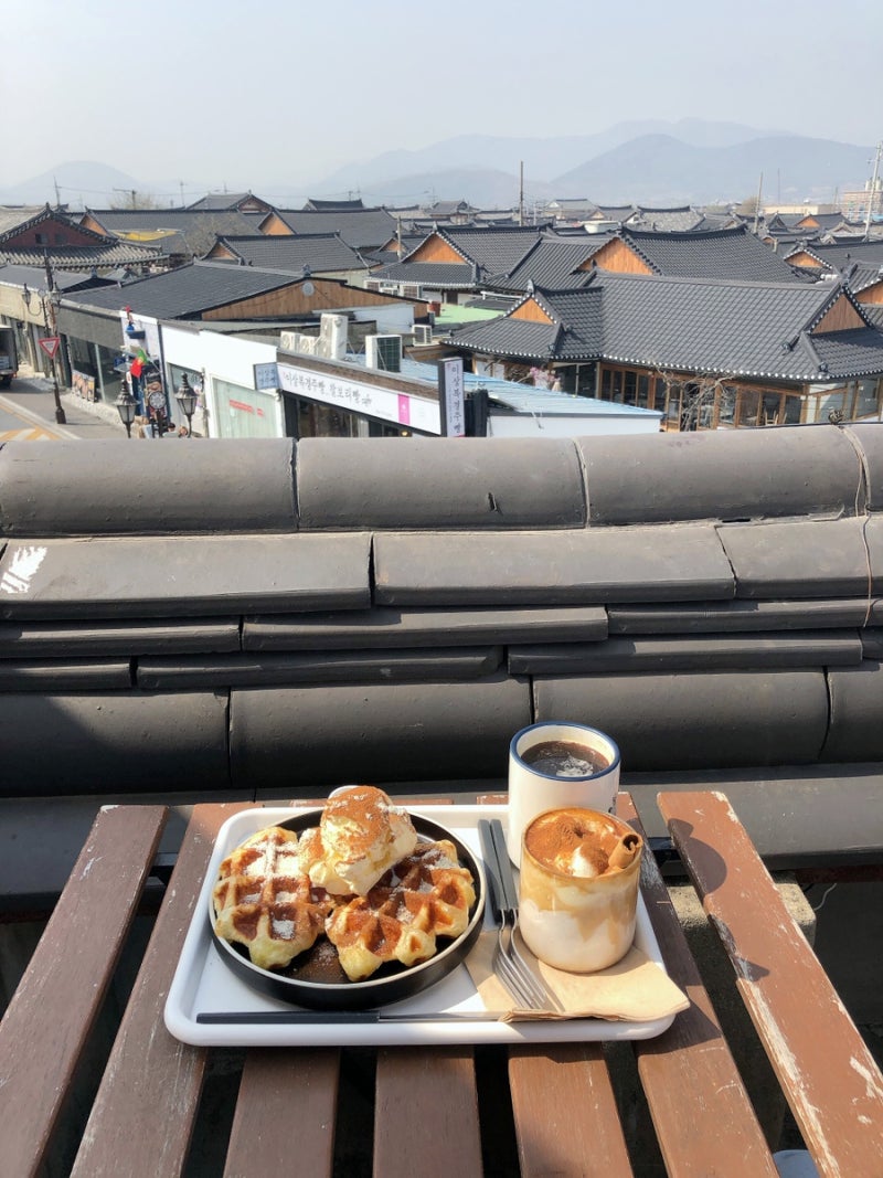 벚꽃시즌경주 출장여행 황리단길 먹거리대화만두카페오하이스타벅스 경주대릉원교리김밥 네이버 블로그