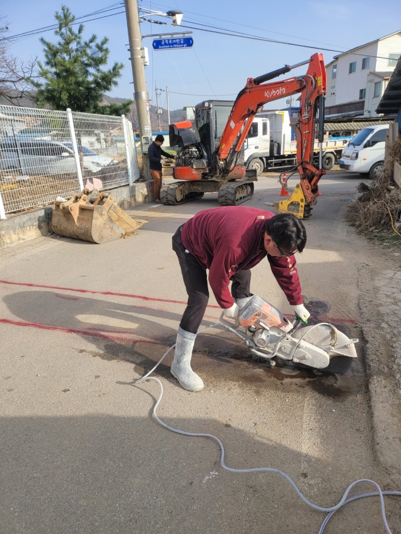 경기 하스리 할석작업 전문업체 추천 포천 의정부 콘크리트컷팅 절단 남양주 양주 옹벽컷팅 구리 하남 무소음파쇄 양평 가평 출입문