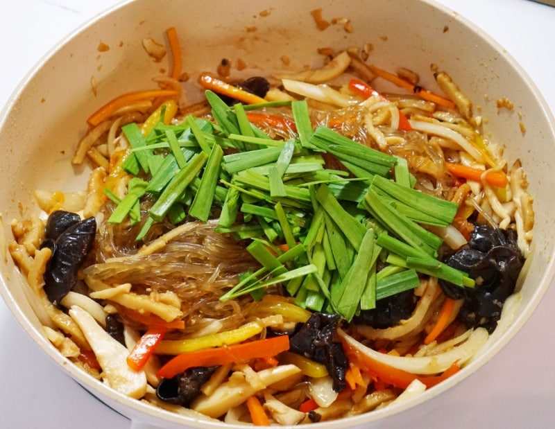 쉬운 일주일 밑반찬 만들기 닭가슴살시금치초무침 빨간미역줄기볶음 초간단잡채 사과양배추크래미샐러드밑반찬메뉴 초간단 반찬