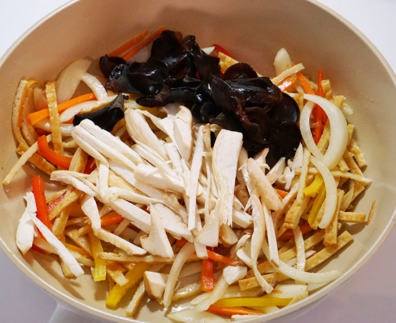 쉬운 일주일 밑반찬 만들기 닭가슴살시금치초무침 빨간미역줄기볶음 초간단잡채 사과양배추크래미샐러드밑반찬메뉴 초간단 반찬