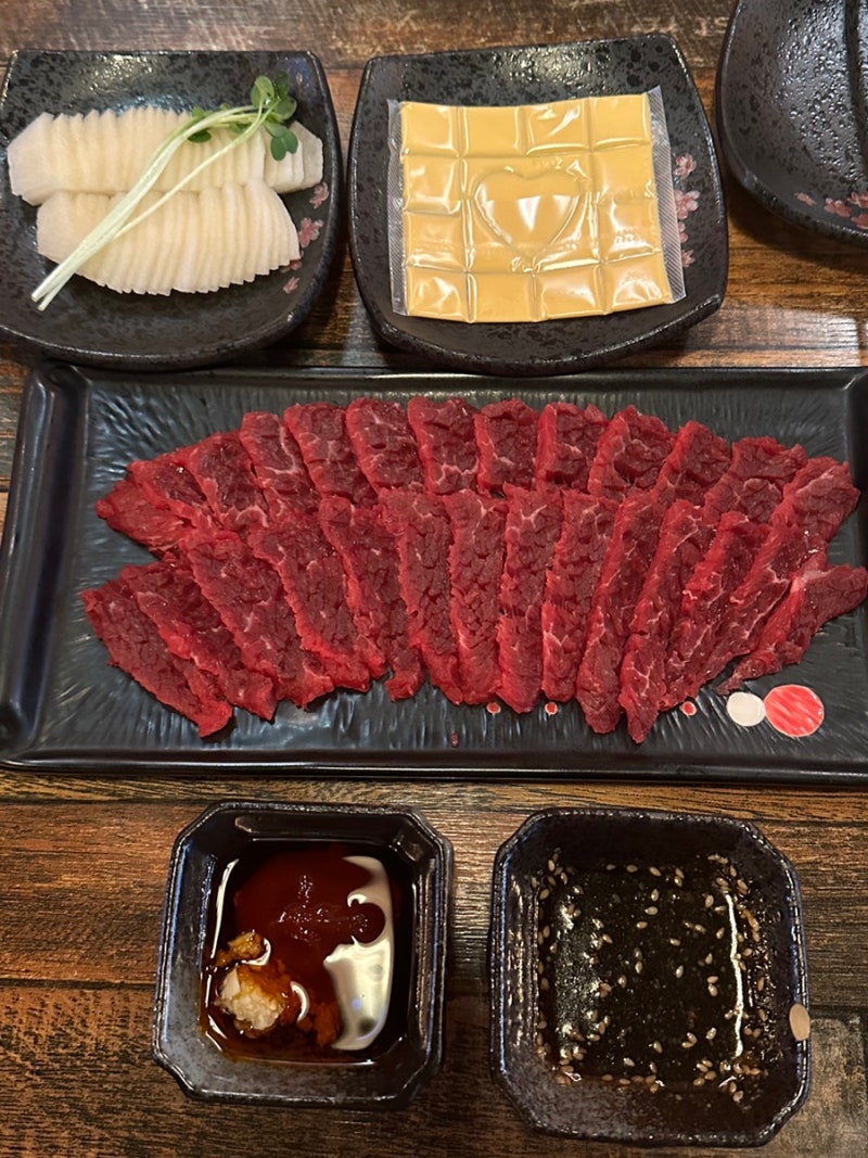 서정리역맛집 송탄육회 육회말투아웃 송탄점 육회 육사시미 소고기라면 알찬구성 원아웃세트 네이버 블로그