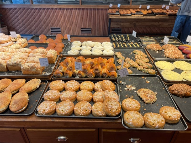 대전 베이커리 맛집 성심당 롯데백화점 한정 야끼소바빵 구입 빵 종류 시간 웨이팅 주차 꿀팁 카페