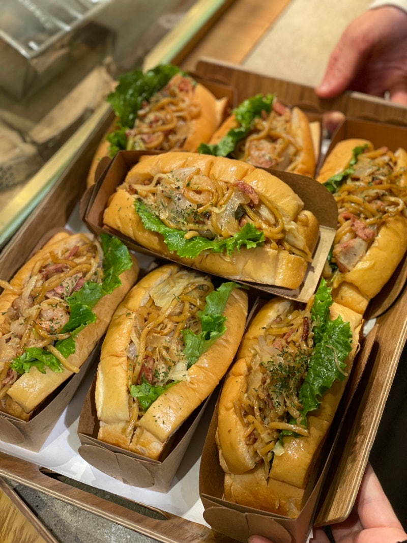 대전 베이커리 맛집 성심당 롯데백화점 한정 야끼소바빵 구입 빵 종류 시간 웨이팅 주차 꿀팁 카페